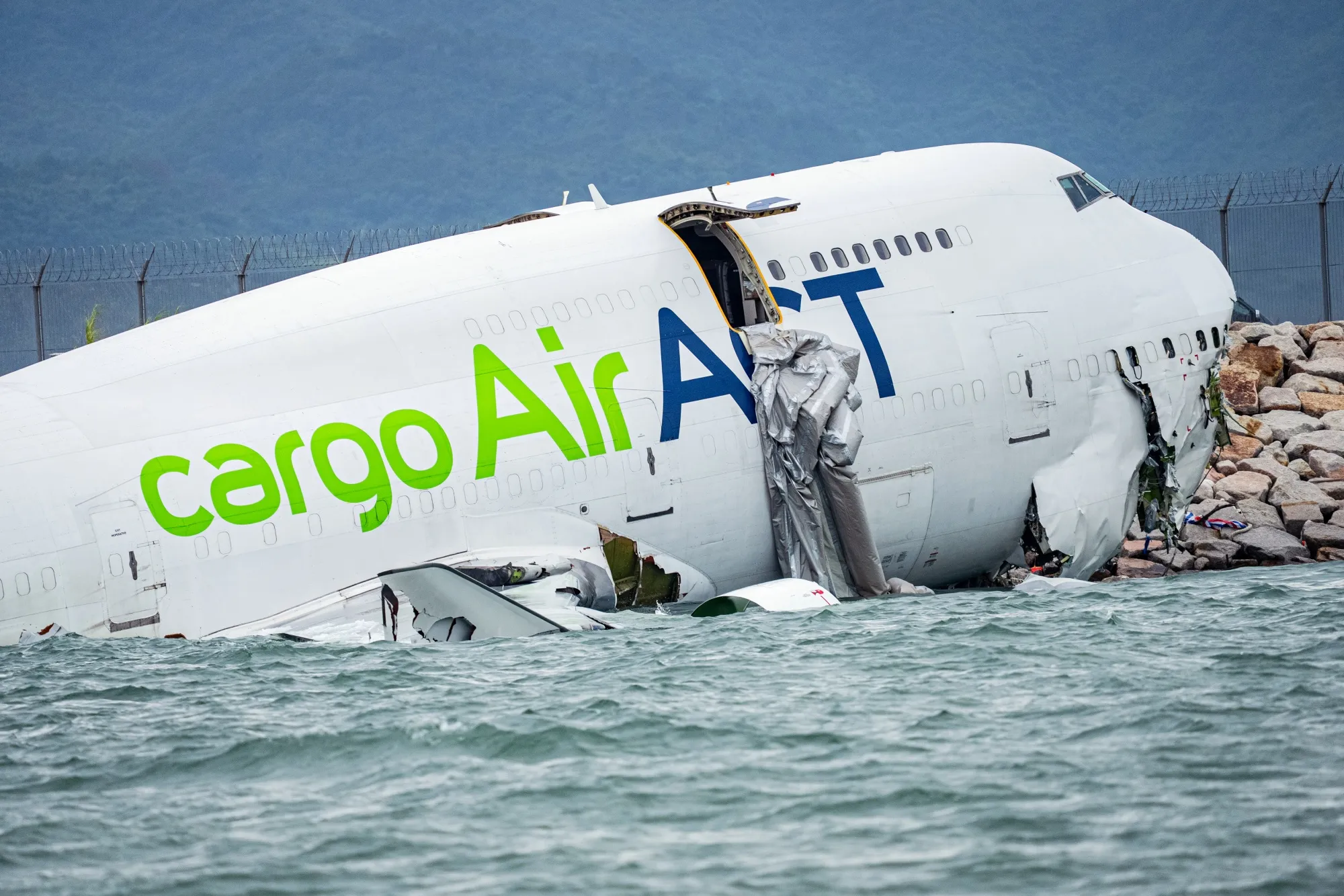 Emirates Cargo Plane Crashes off Hong Kong Runway, Two Dead – DID PRESS ...